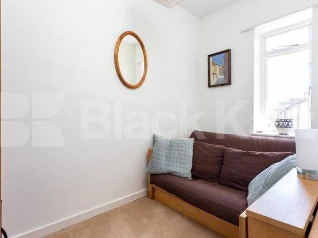 Top floor 3 bed on Brecknock Rd with kitchen diner and great transport links