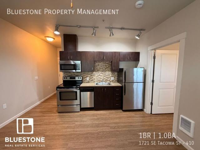Top Floor 1 Bedroom Available NOW W/D Included!