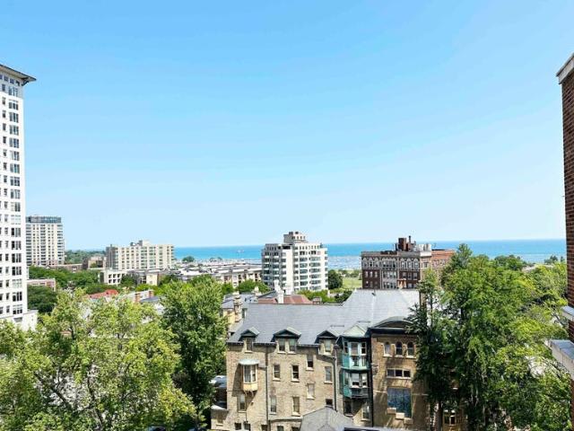 Top Floor 1 BR Penthouse with Lake Views