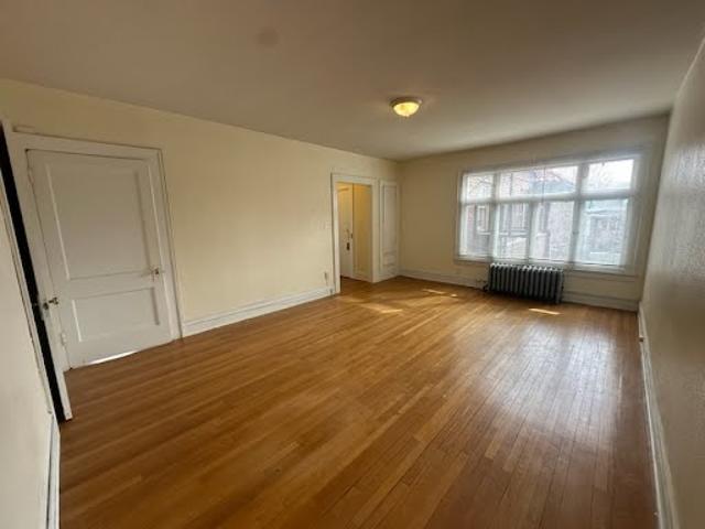 TOP Floor 1br near Cheeseman Park with HARDWOOD FLOORS +WIFI!