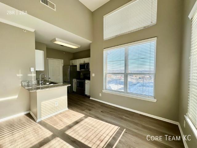 Top Floor 2 Bed x 2 Bath in Westport