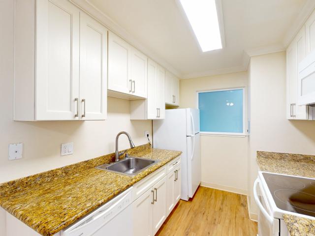 Top Floor 2 BR x 2 BA!