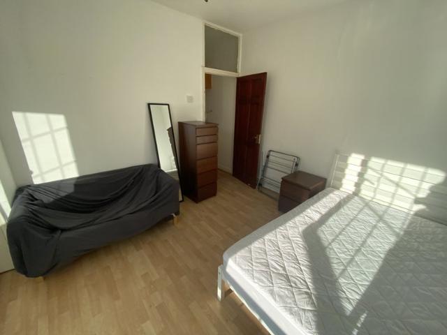 Top Floor 4 Double Bedrooms Flat Aldgate East
