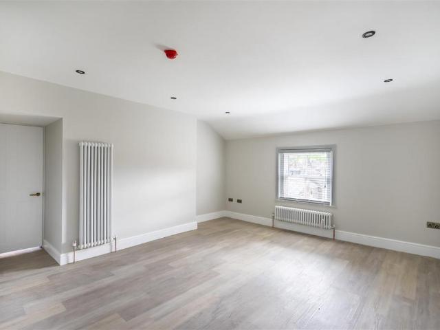 Top Floor, Cygnet Street, York, YO23 1AG 2 bed apartment to rent £1,550 pcm £358 pw