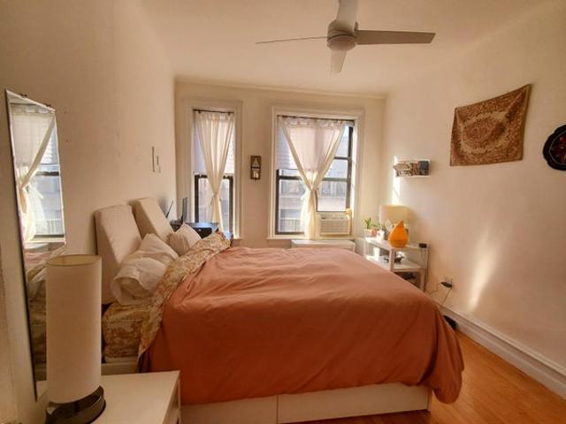 Top floor, bright and big private room