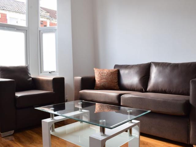Top Floor En suite Close to City Centre