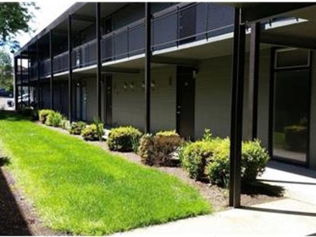 Top floor end unit, newly renovated and pet friendly! Move in Special