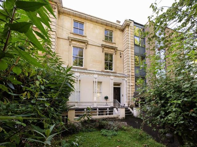Top Floor Flat Flat, Westfield. 2 bed flat to rent £1,695 pcm £391 pw