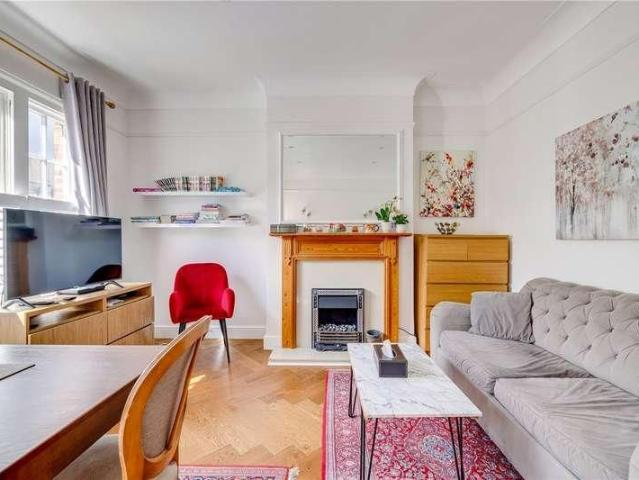 Top Floor Flat, Peterborough Road, London, SW6
