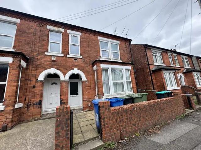 Top Floor Front Flat, Layton Avenue, Property for rent