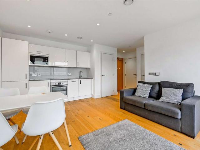 Top floor one bedroom apartment with balcony