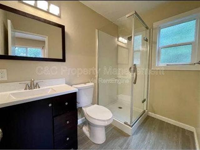 Top Floor Modern Renovated Studio
