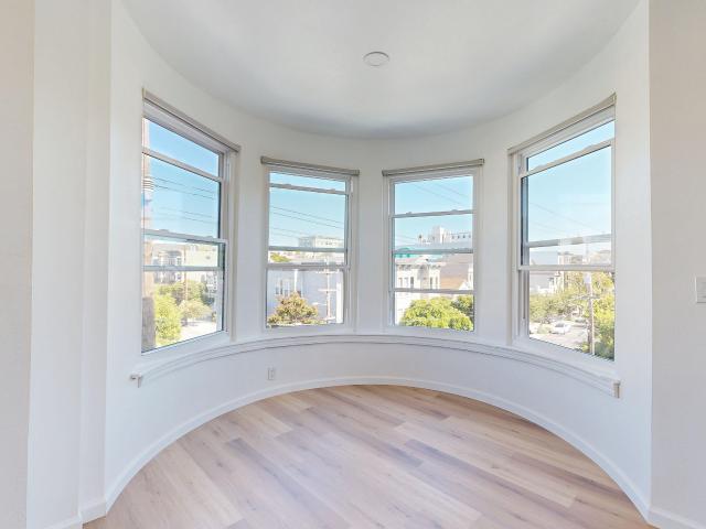 TOP FLOOR Remodeled 4 BR x 2 BA Apartment in the Lower Haight
