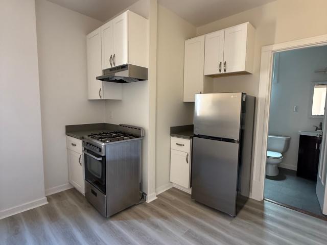 Top Floor Tenderloin Studio | Water & Trash Included & Cats Welcome