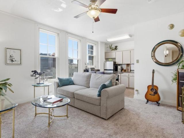 Top_Floor Urban Retreat | Spacious _Bed + Flex Roo