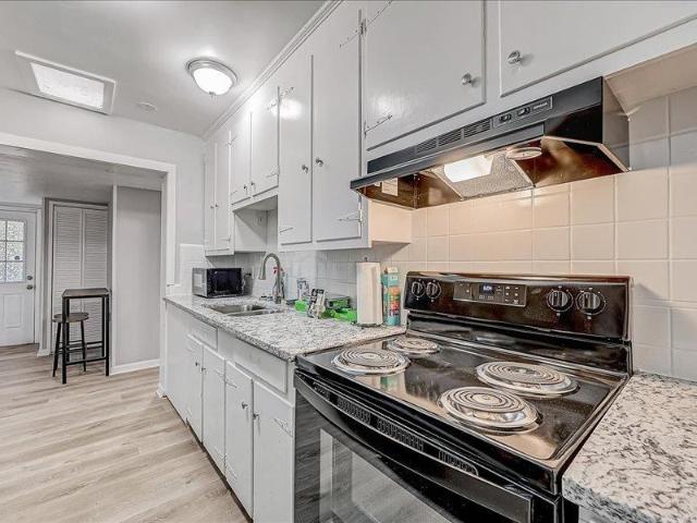 Top Host Updated Jacksonville Home Near River, Par