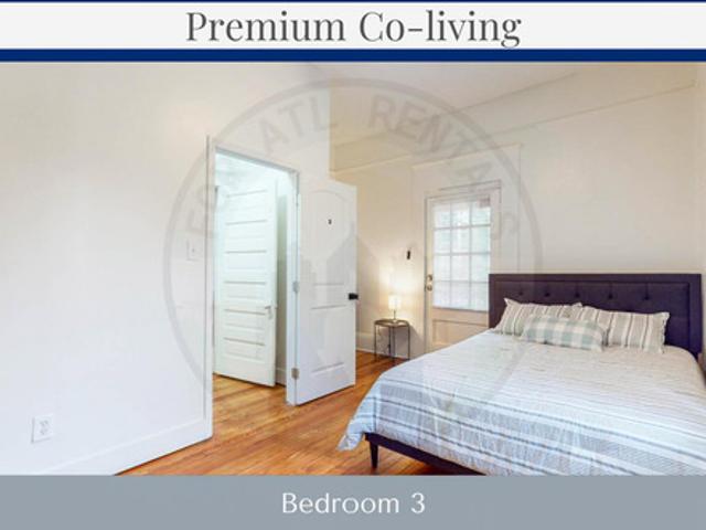 TOP HOST ⏐ High ceilings! Beautiful East Point home! Gorgeous kitchen! Walking distance from MARTA #RoomGoals #Relax