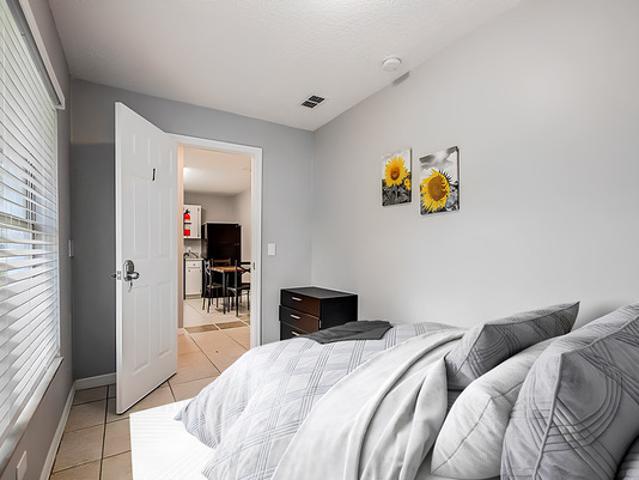 Top Host Prime Location Modern Comfort Meets Convenience! Granite counters, thoughtfully designed rooms, steps from USF campus, parks & vibrant Tampa scene!