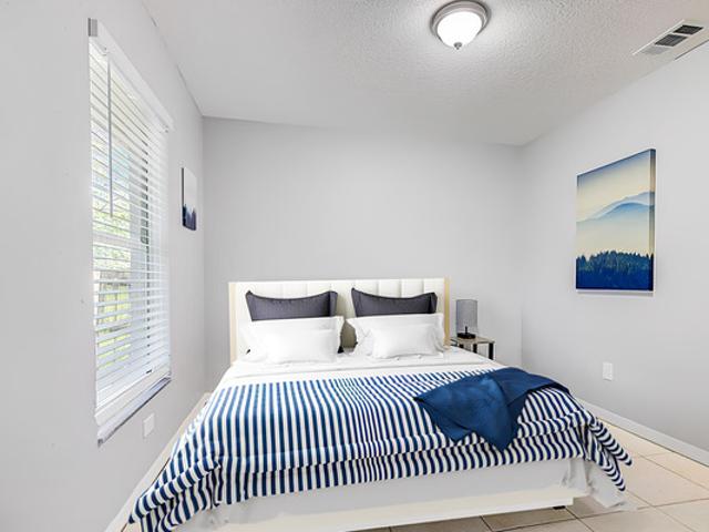 Top Host Prime Location Modern Comfort Meets Convenience! Granite counters, thoughtfully designed rooms, steps from USF campus, parks & vibrant Tampa scene!