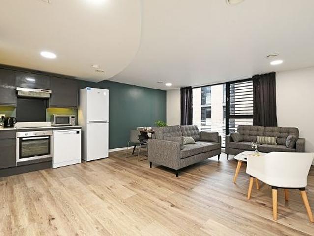 Top spec 4 bedroom apartment with ensuite bathrooms
