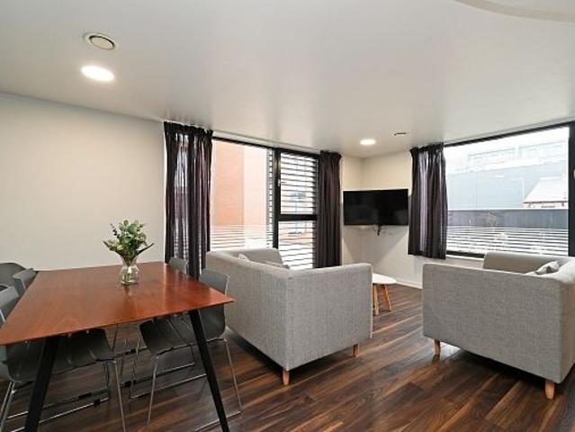Top spec 3 bedroom apartment with ensuite bathrooms