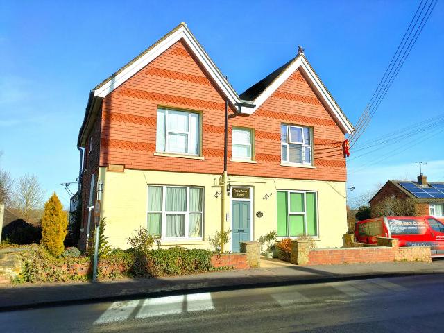 Top Road, Sharpthorne RH19, 1 bed flat to rent, £950 pcm | PrimeLocation