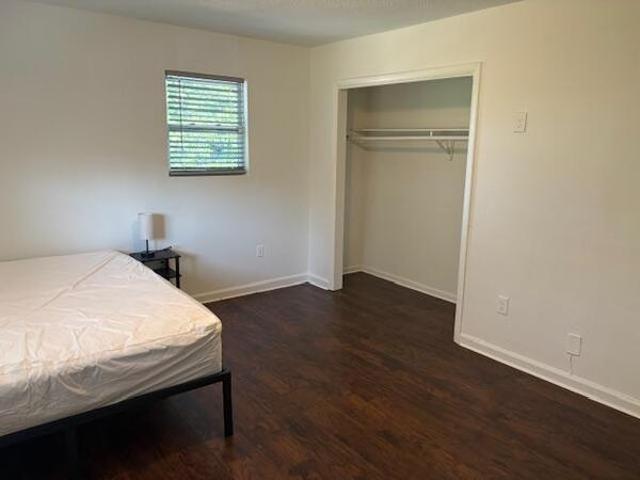 Top‑Rated Host! Furnished Rooms w/ WiFi, Kitchen, Parking & Private Bath – Modern West End ! Move In Ready & Secure Be the 1st to Move In