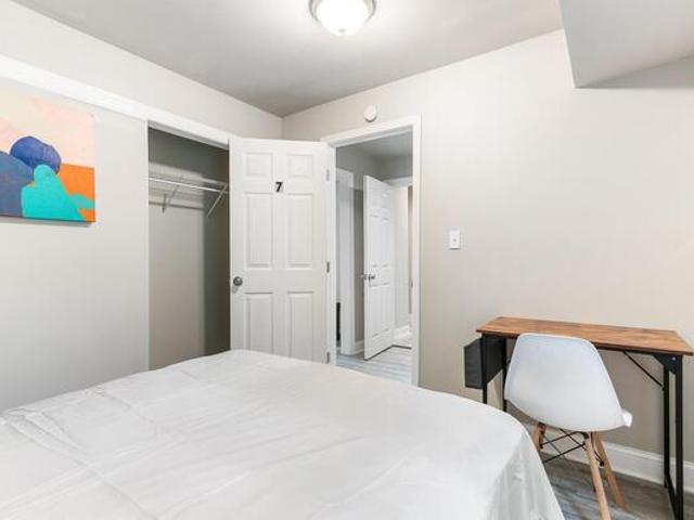 Top Rated Host! Peaceful Gem in Upscale Petersburg Newly Renovated in June 2025 | Private, Safe, Clean & Fully Furnished Rooms | Near Dining, Transit & I 95 | All Utilities Including High Speed WiFi