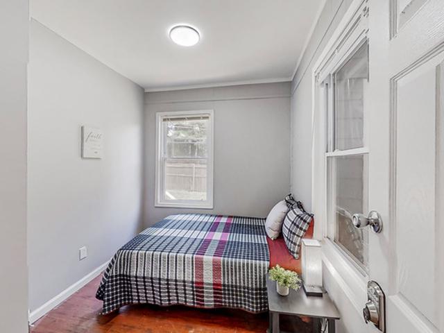 Top Rated Host | Private, Safe & Secure and Fully Furnished Rooms | High Speed Fast Wi Fi | Near Public Transit | Clean & Comfy Riverdale Stay