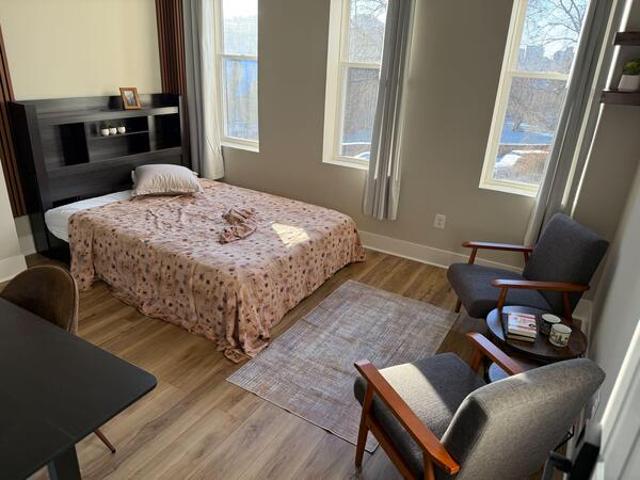 Top Rated Host | Renovated Baltimore Townhouse w/ Premium In Room Features – Near Eager Park & Hopkins