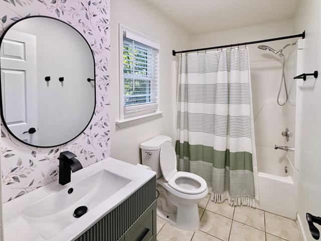 Top Tier Home w/ a Responsive Host Clean, High Quality, Drama Free, Safe Community with Smart TV and Private Workspace in Every Room