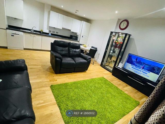 Topaz Apartments, Hounslow TW3, 2 bed flat to rent, £2,000 pcm | PrimeLocation