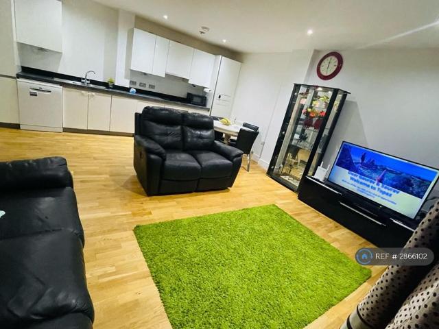 Topaz Apartments, Hounslow, TW3 2 bed flat to rent £2,000 pcm £462 pw