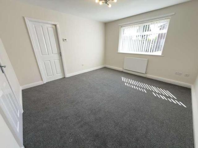 Topaz Close, L4