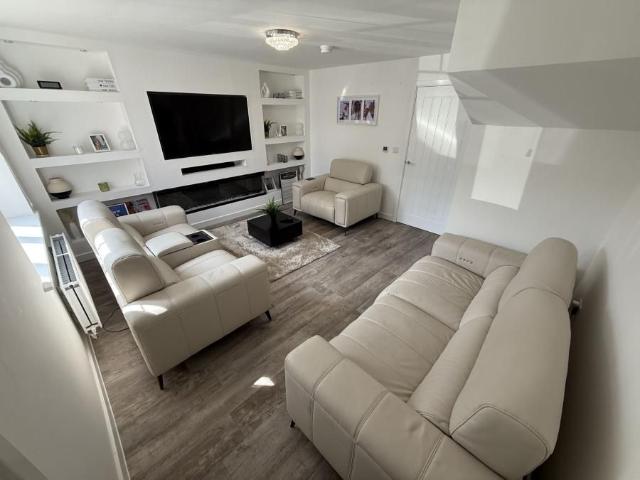 Topaz Gardens, Newhall, DE11
