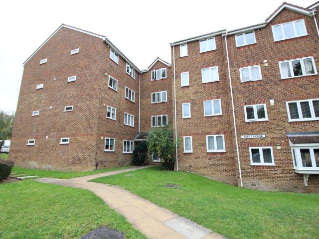Topaz House, Percy Gardens, Worcester Park KT4, 1 bed flat to rent, £1,200 pcm | PrimeLocation