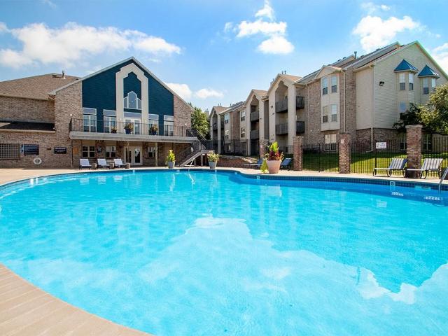 Torello on Maple 2 Bedroom Apartment for Rent at 13915 Manderson Plz, Omaha, NE 68164 Hillsborough