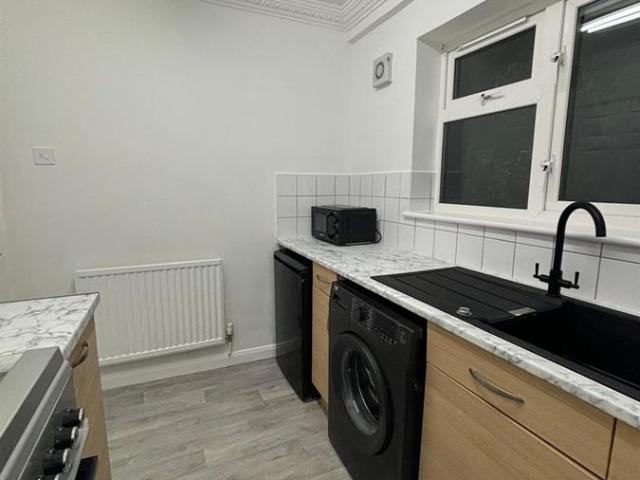Torin Court, Englefield Green TW20, 1 bed flat to rent, £1,200 pcm | PrimeLocation