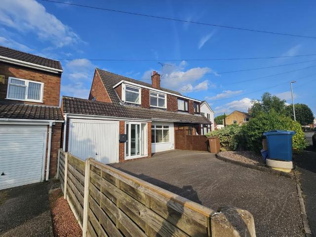 Torrington Avenue, Stafford, ST17 0JF 3 bed semi detached house to rent £1,195 pcm £276 pw