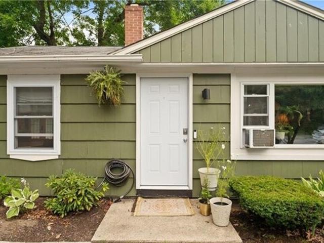 Torrington Dr, Warwick, Home For Sale