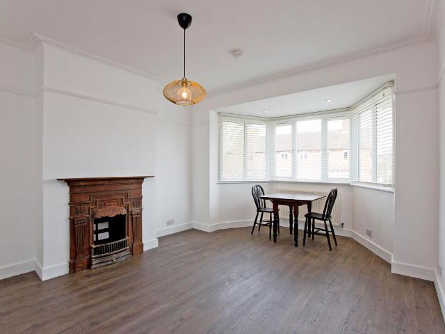Torrington Park, London N12, 2 bed flat to rent, £2,100 pcm | PrimeLocation