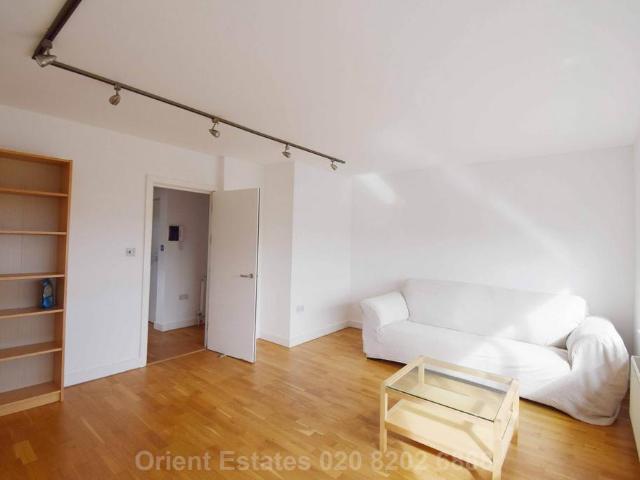 Torrington Park, London 1 bed flat to rent £1,650 pcm £381 pw