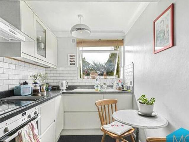 Torrington Park, London, 2 Bedroom Apartment