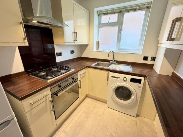 Torrington Park, Murray House. 1 bed flat to rent £1,450 pcm £335 pw