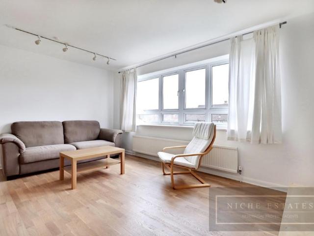 Torrington Park, North Finchley. 1 bed apartment to rent £1,700 pcm £392 pw