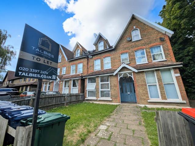 Torrington Park, North Finchley N12 Studio to rent £1,275 pcm £294 pw