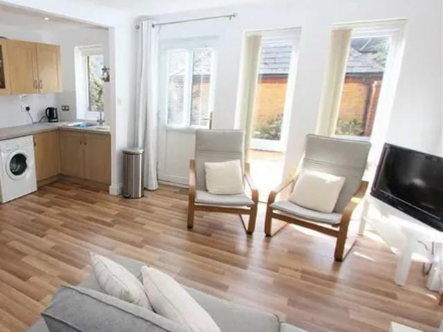 Torrington Place, St. George in the East, London, E1W 2UY, United Kingdom | 2 bed house for rent #139333684 | Rentberry
