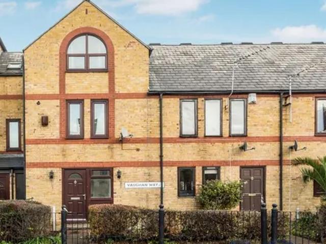 Torrington Place, St. George in the East, London, E1W 2UY, United Kingdom | 3 bed townhouse for rent #139544168 | Rentberry