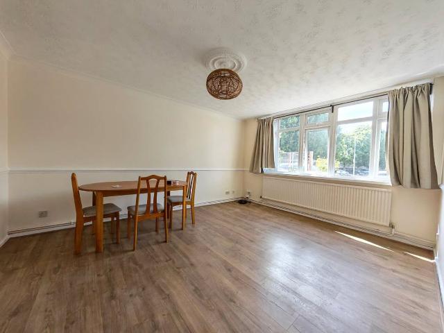 Torrington Road, South Woodford, London E18, 2 bed flat to rent, £1,800 pcm | PrimeLocation
