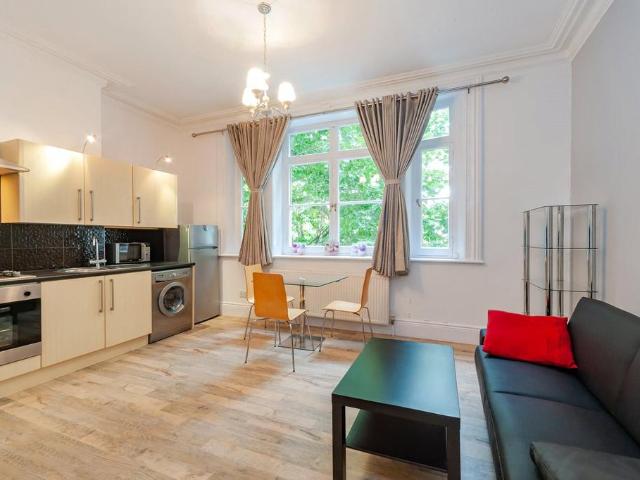 Tottenham Court Road, Fitzrovia. 1 bed flat to rent £2,015 pcm £465 pw